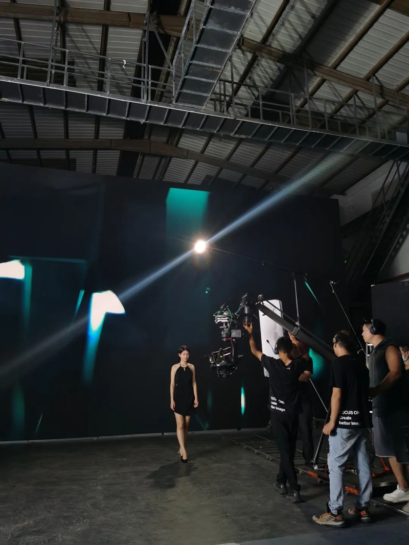 AMIRO 觅光 x inDare | 六极射频美容仪 PLUS 视觉创意-古田路9号-品牌创意/版权保护平台